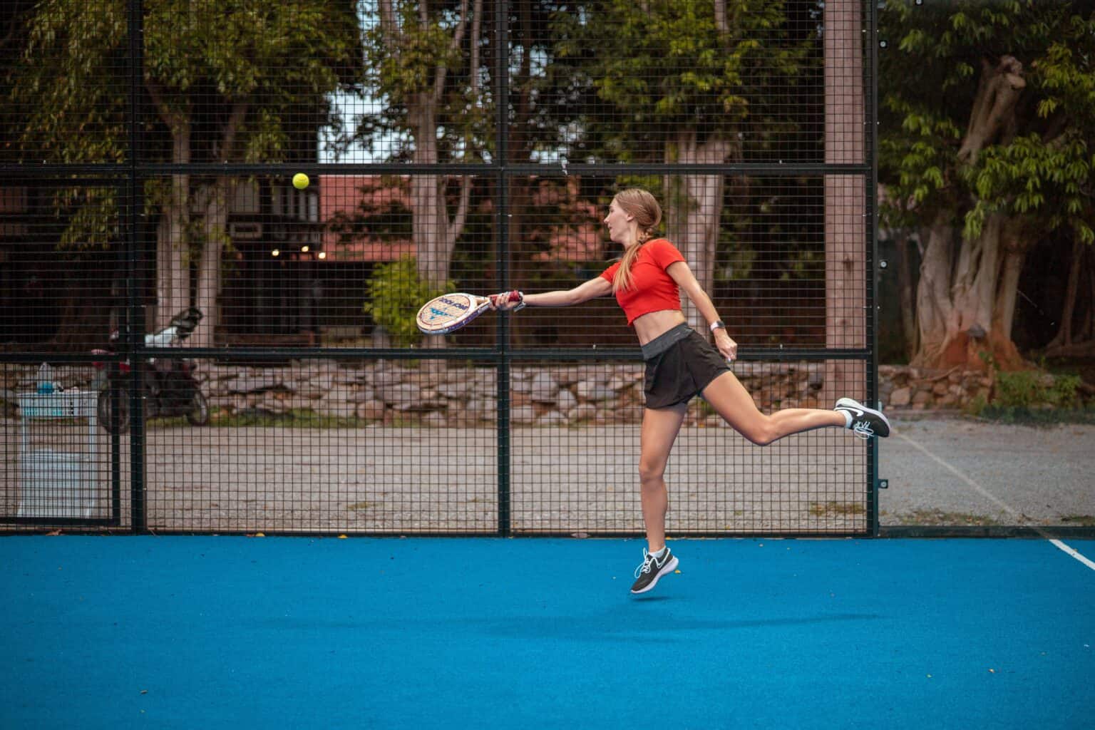 Padel for beginners: Tips, fundamentals, and first steps - Urban Sports ...